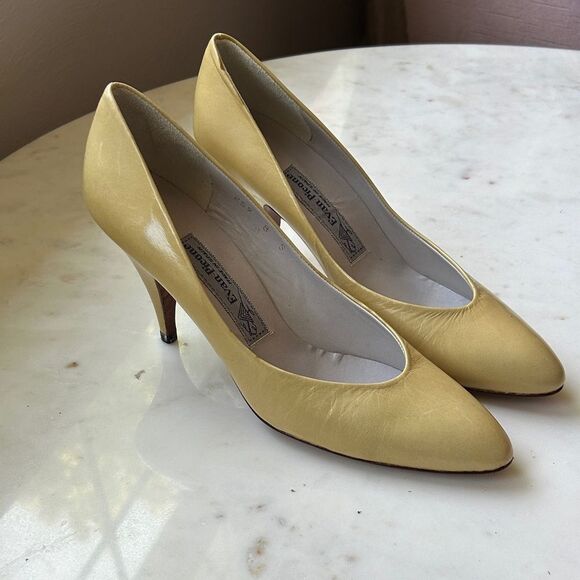 Evan Picone | Shoes | Evanpicone Pale Yellow Leather Classic Heels ...